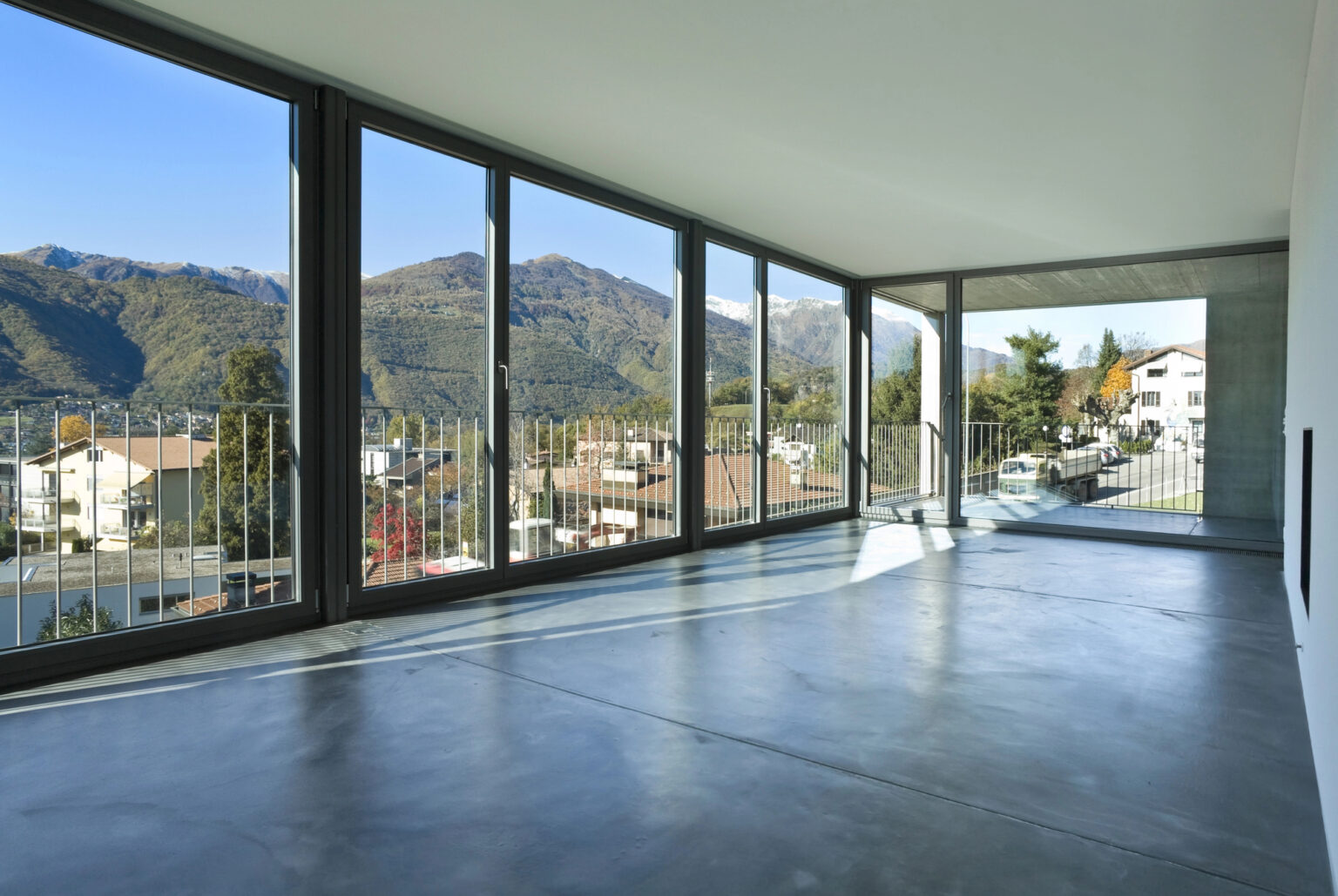How Smart Window Tint Enhances Modern Commercial Building Design ...